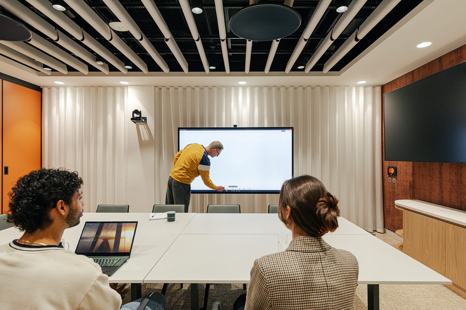 Mastercard London HQ - Lighting Case Study - Synergy Creativ